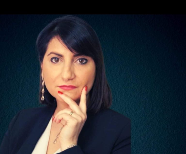 È su Amazon "Laura", il Romanzo di Maria Grazia Russo | POLITICAdeMENTE ...